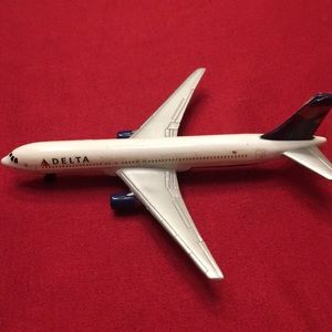 Toys | 4 Delta Toy Airplanes | Poshmark